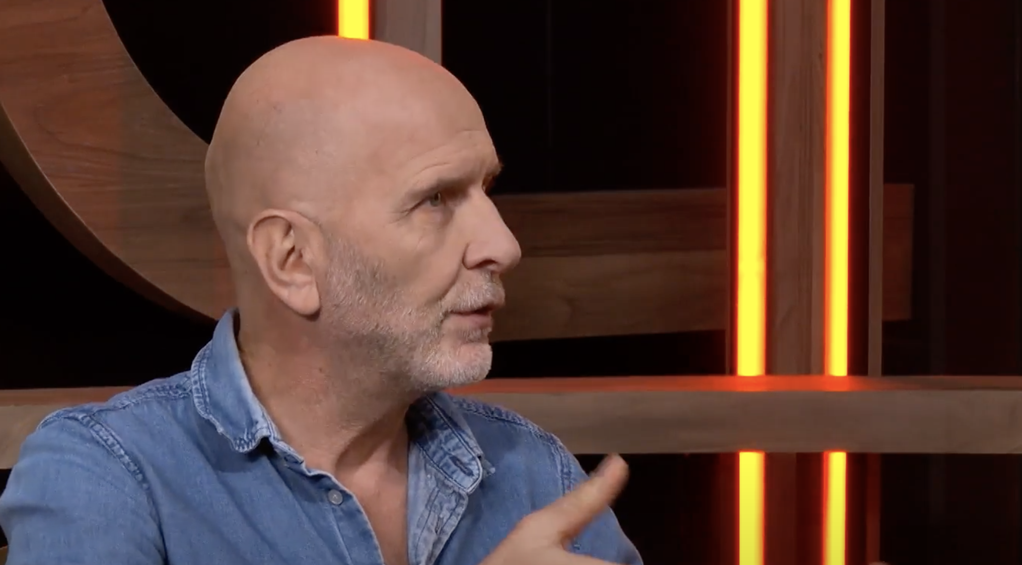 Nic Balthazar, donderdag in Het eenzame Hartenbureau. – Ment TV